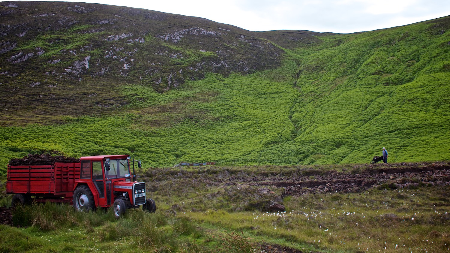 A man digging peat from the bog pit by hand. Hard work – Blokes on Spokes